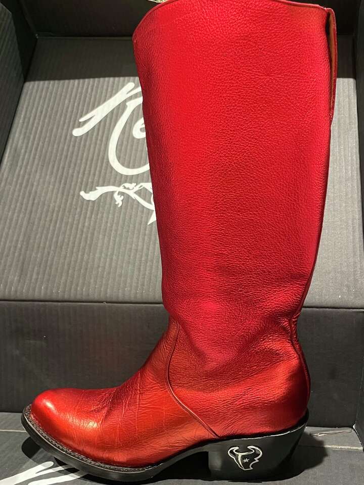Houston boot brand makes boots for Texans Cheerleaders