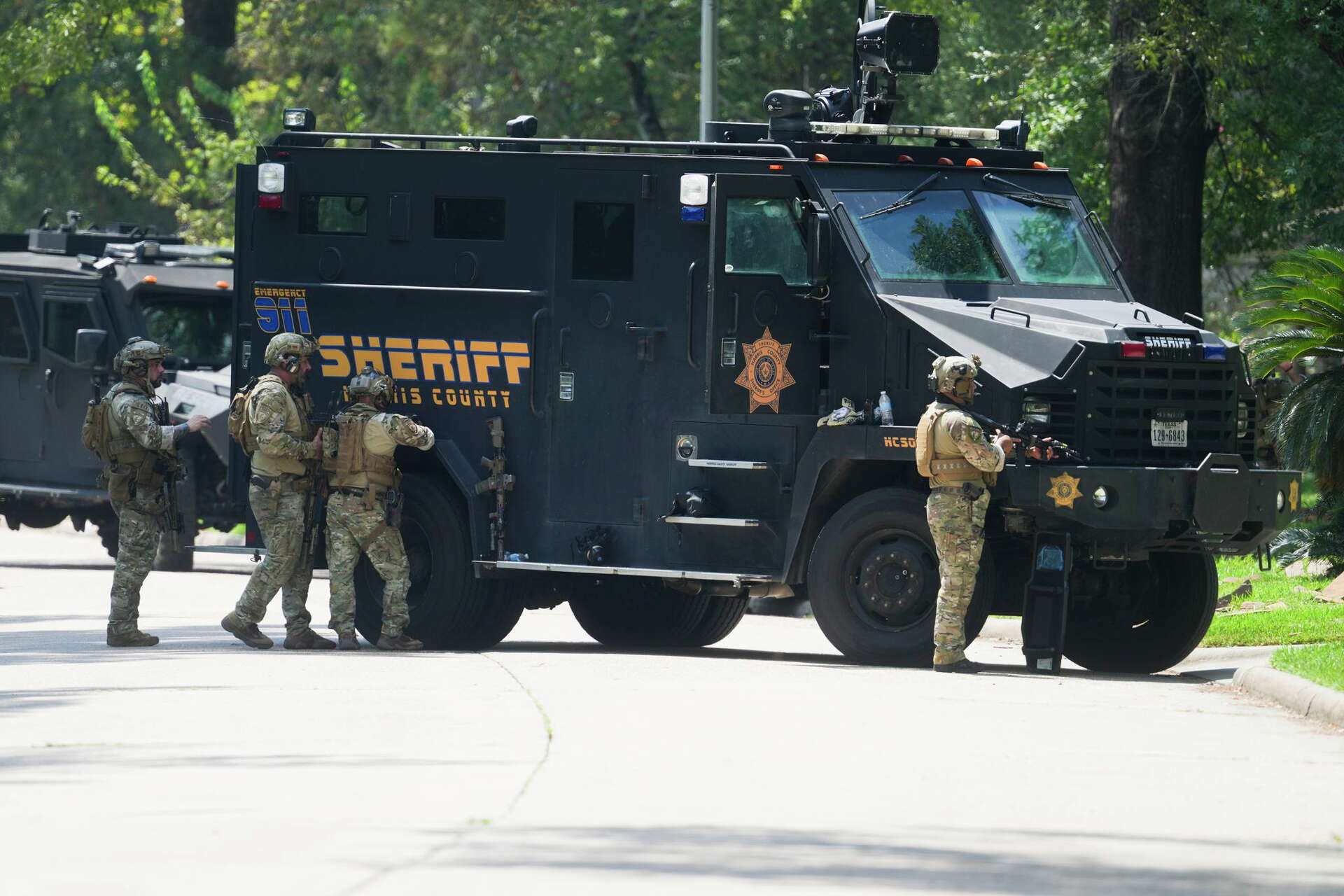 Dead body, rifle recovered in Kingwood home after fire, SWAT standoff