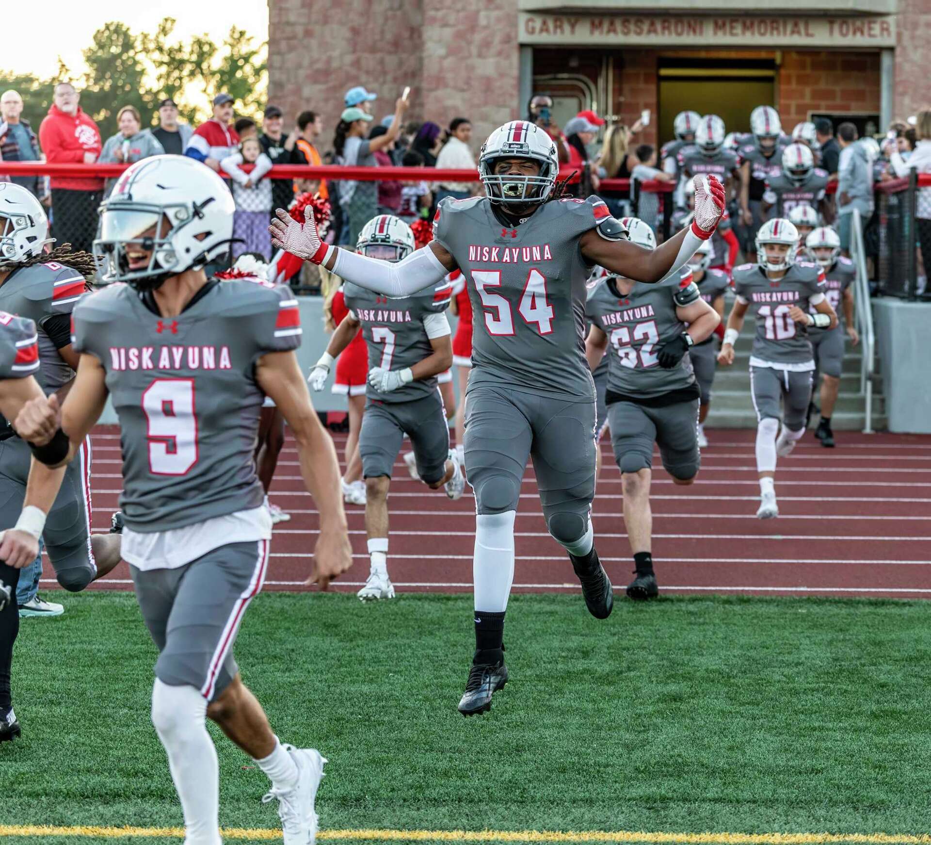 Shenendehowa football hangs on to beat Niskayuna