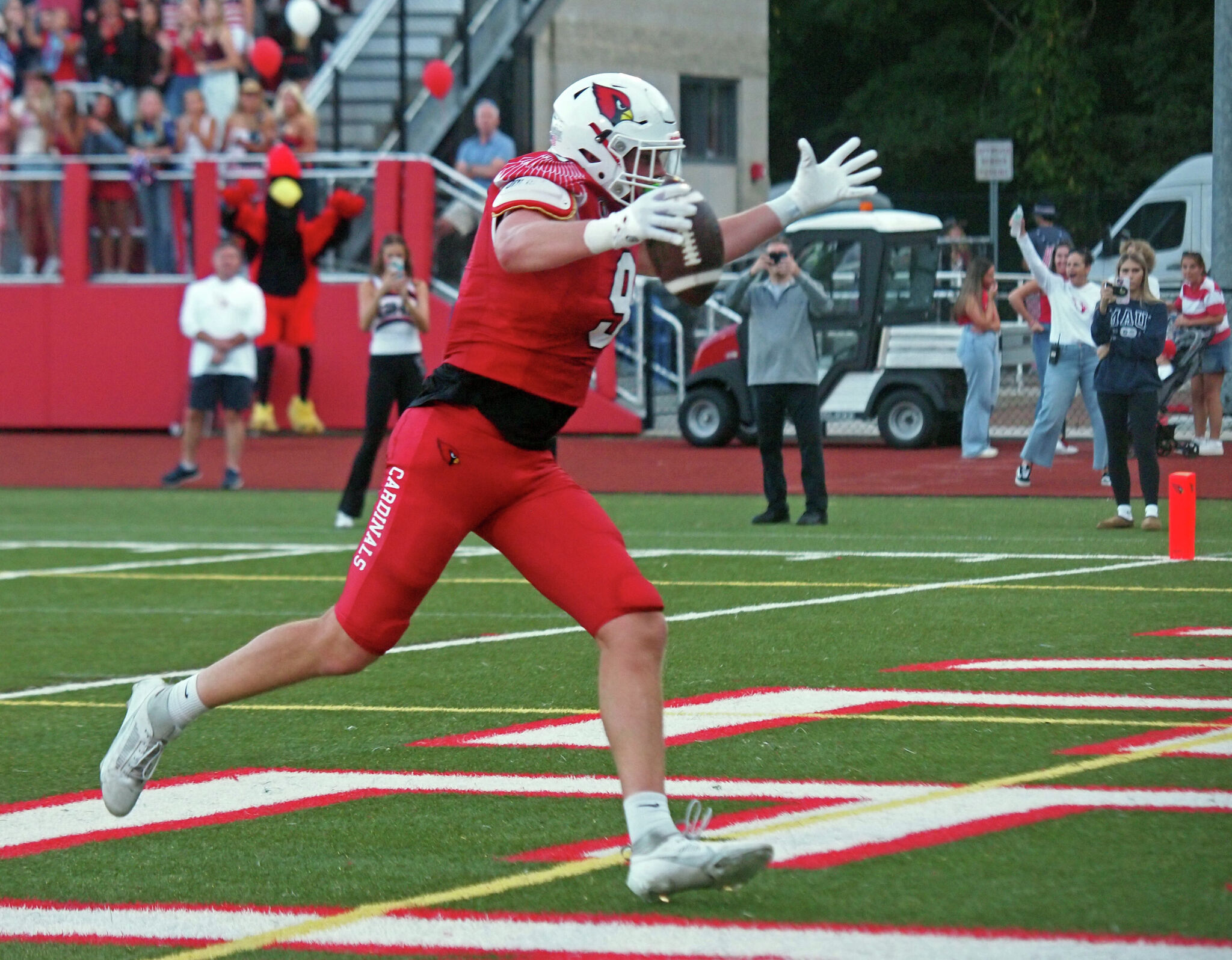 Greenwich football defeats Fairfield Prep behind QB Phil Tarantino
