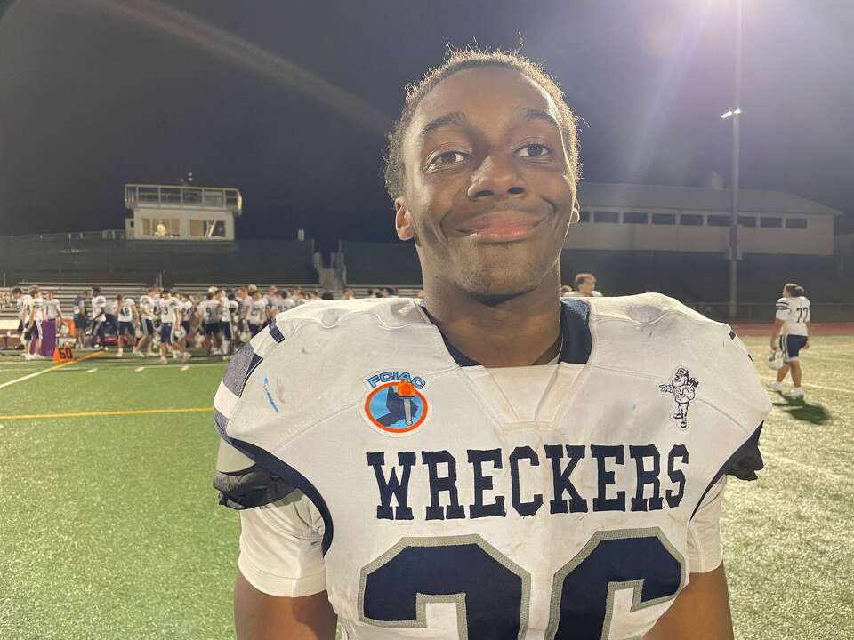 No. 10 Staples football team holds off Glastonbury in season opener