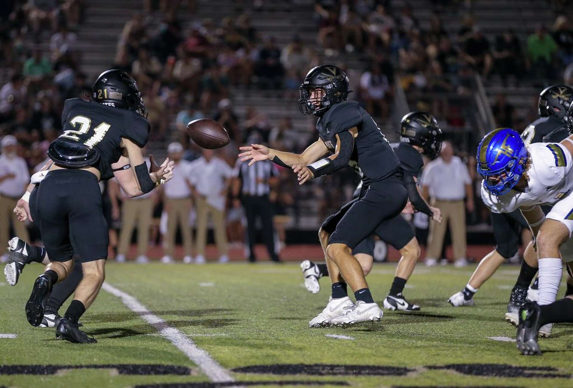 Hamshire-Fannett football stays hot with high-scoring win over Vidor