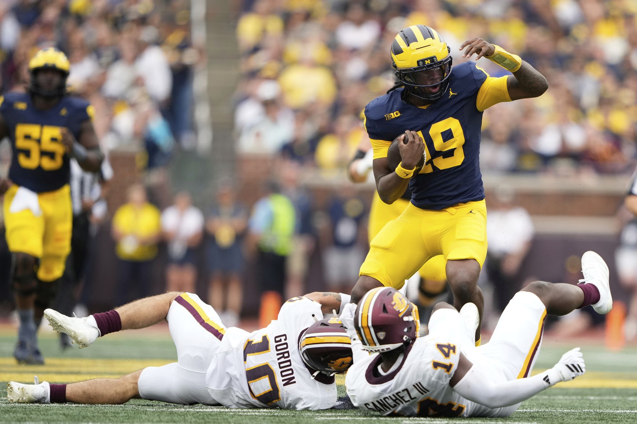 Bryce Underwood and No. 23 Michigan bounce back, beating Central Michigan 63-3 after Oklahoma loss