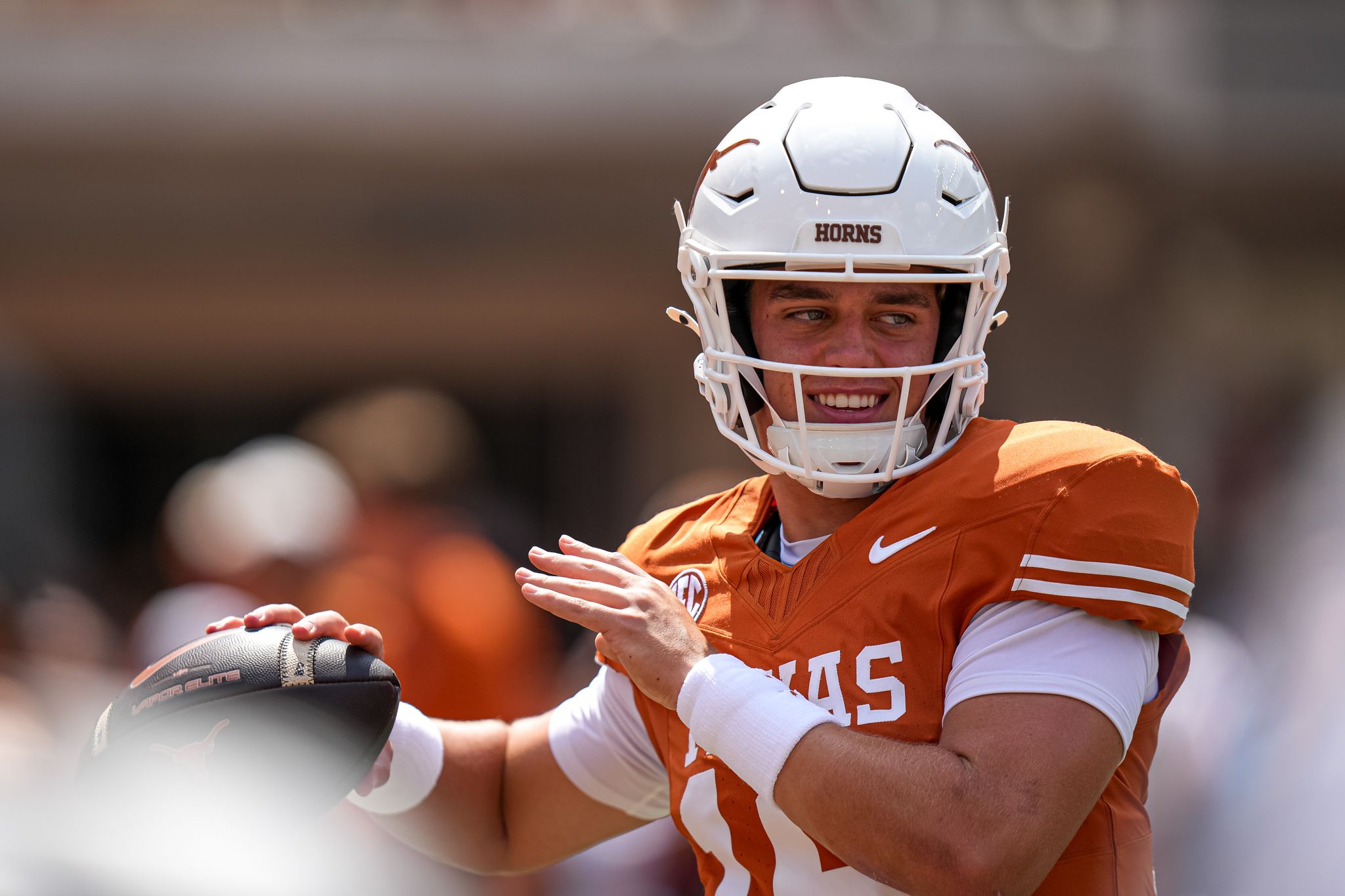 Texas football vs. OU: Arch Manning makes Red River Rivalry debut