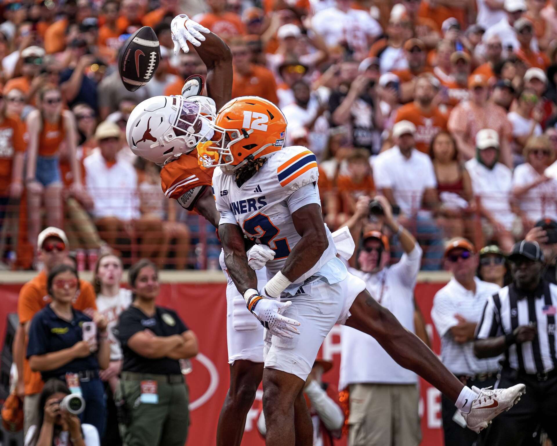 Texas Longhorns: Arch Manning must be better to go anywhere