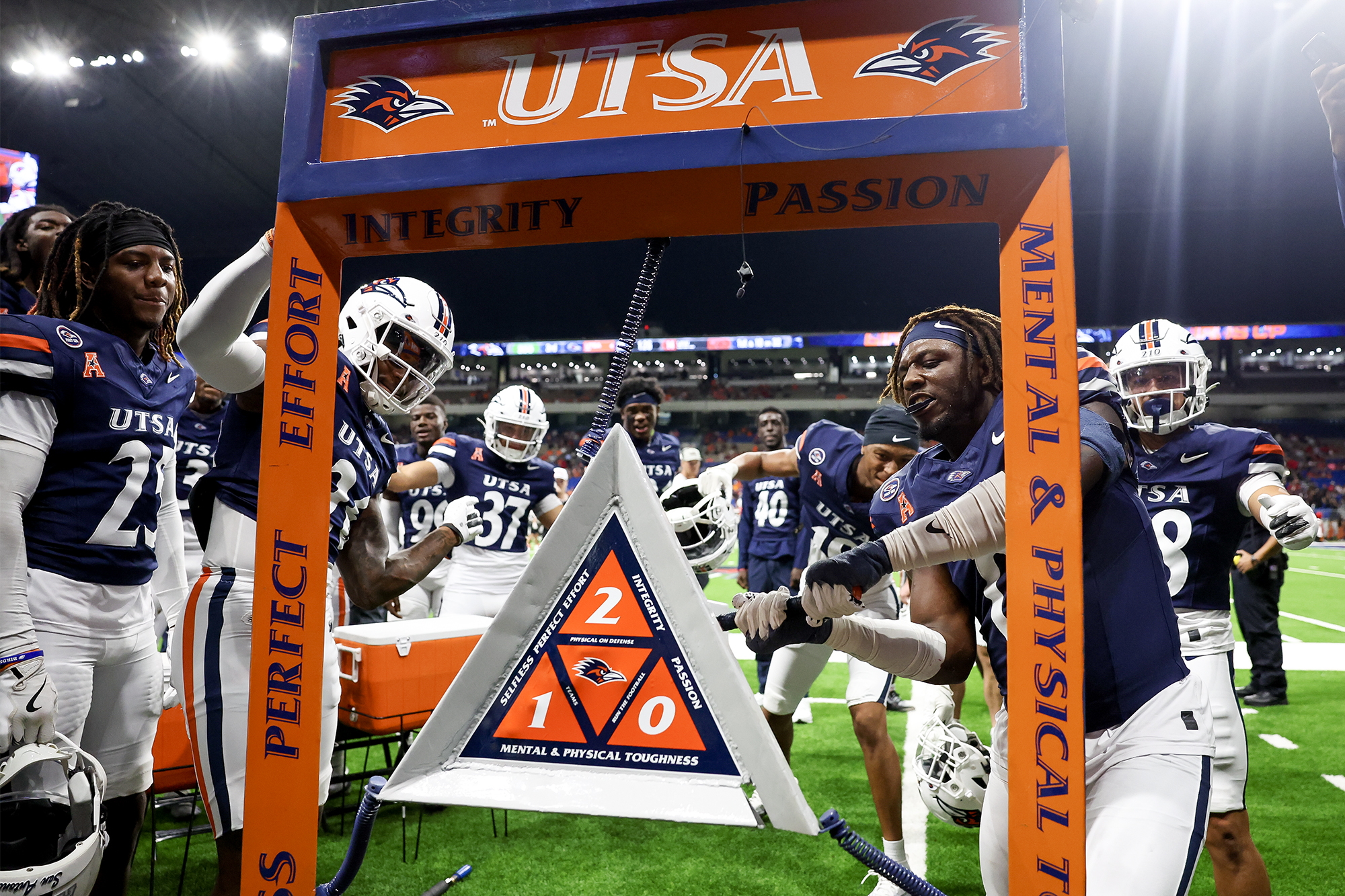 How to watch UTSA at Temple college football game Saturday