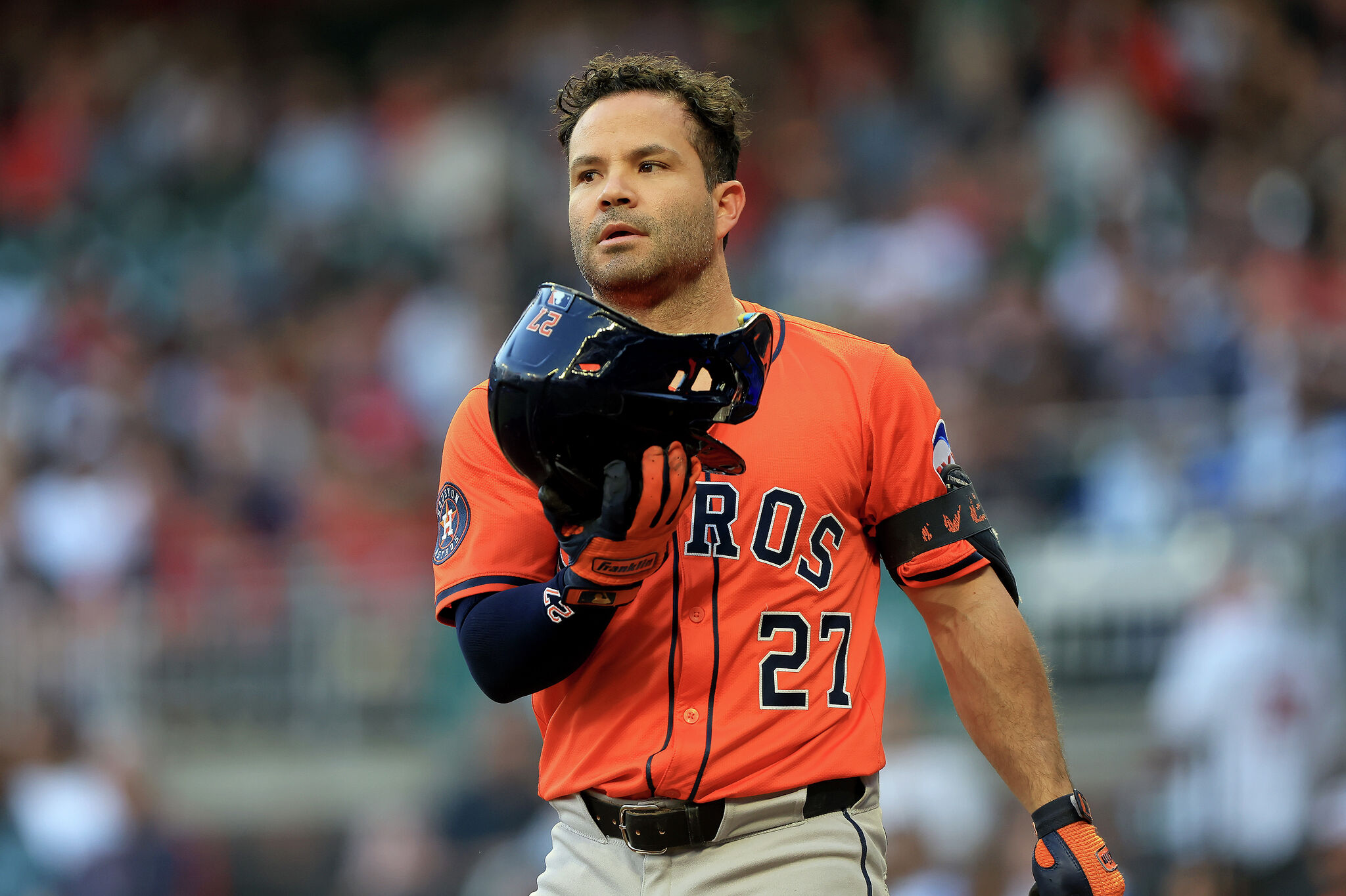 Houston Astros' Jose Altuve leaves game vs. Braves with foot issue