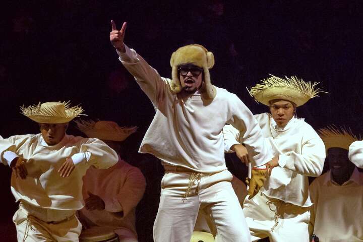 Bad Bunny is streaming his last concert. Here's how to watch it.