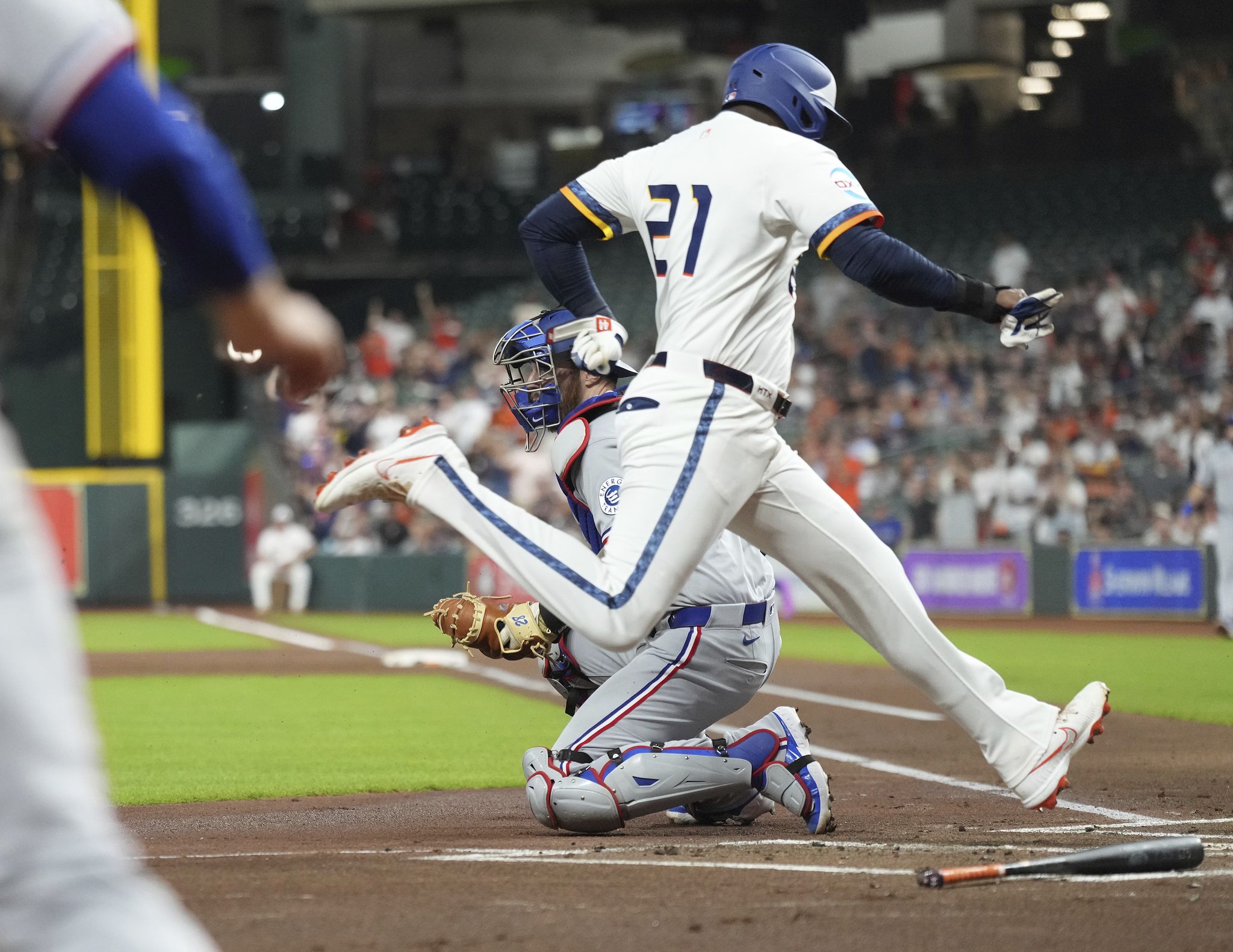Houston Astros' Yordan Alvarez exits game with a left ankle sprain