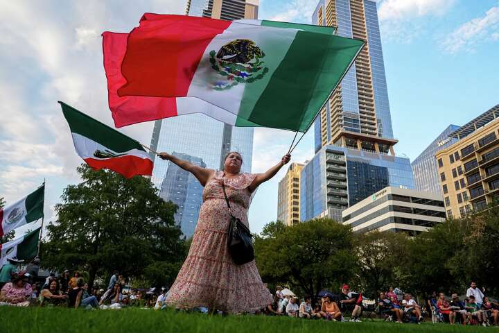 16 colorful photos from Austin's Mexican Independence Day 2025