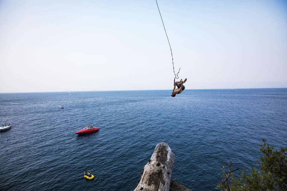 'You're going to jail': 100-foot Lake Tahoe rope swing ends in arrest