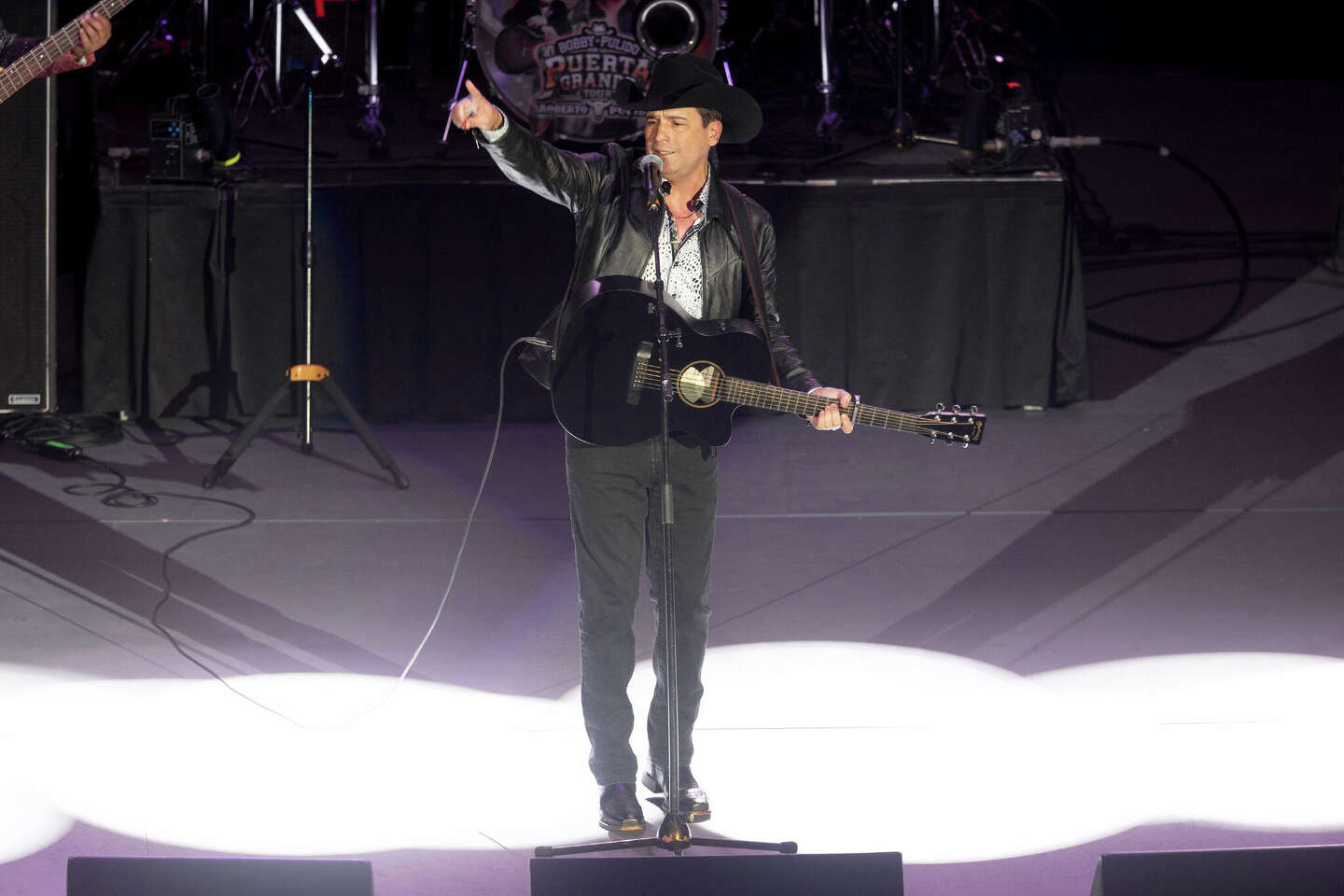 Tejano star Bobby Pulido runs to unseat Monica De La Cruz