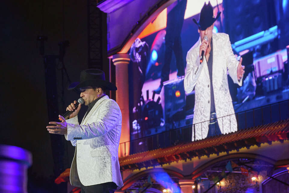 Tejano star Bobby Pulido runs to unseat Monica De La Cruz