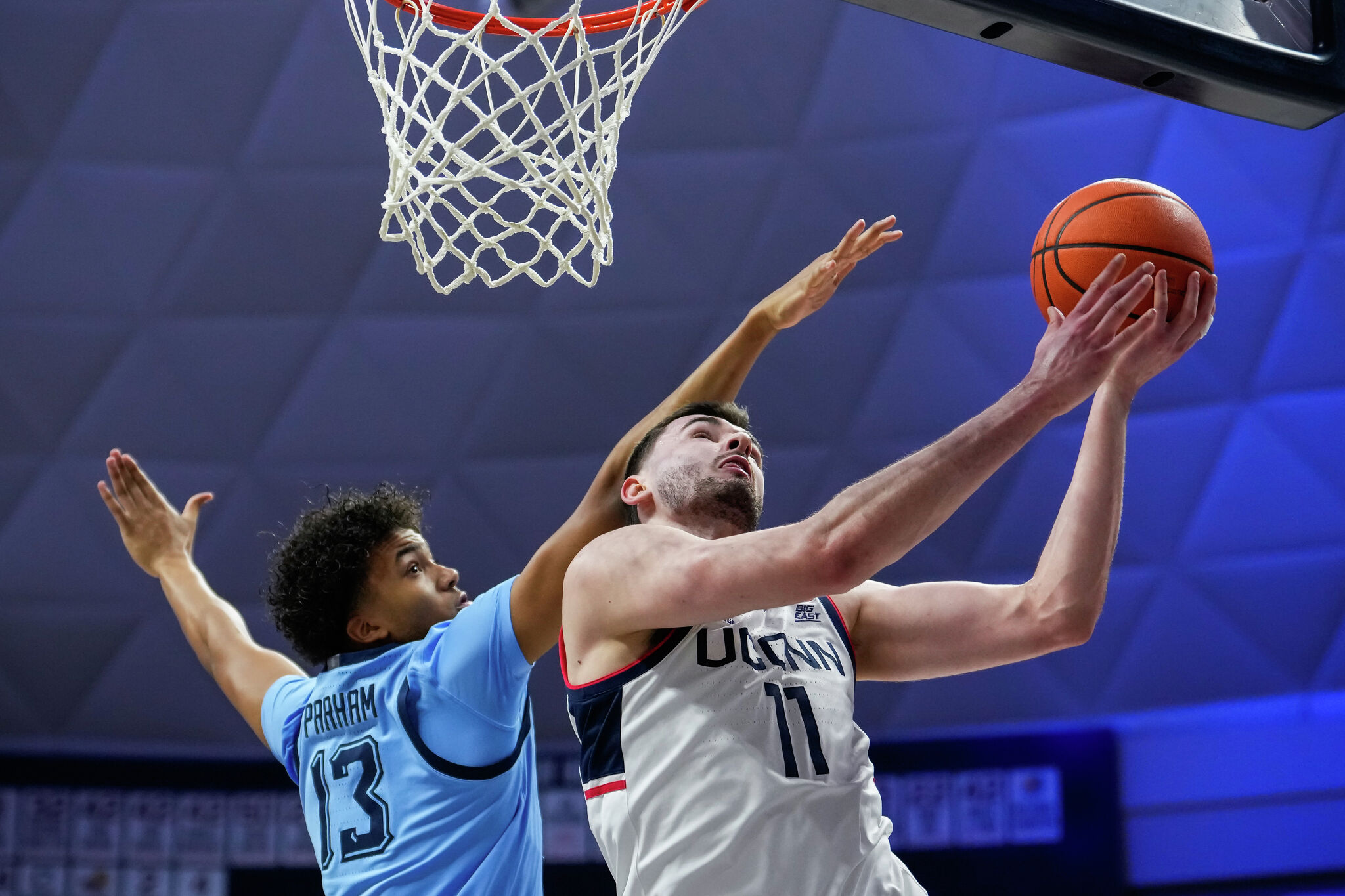 UConn men's basketball team sells out season tickets