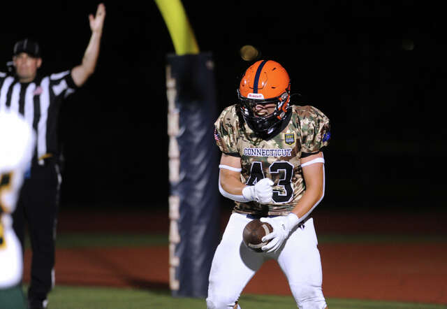 Lyman Hall High School football edges Hamden in SCC game