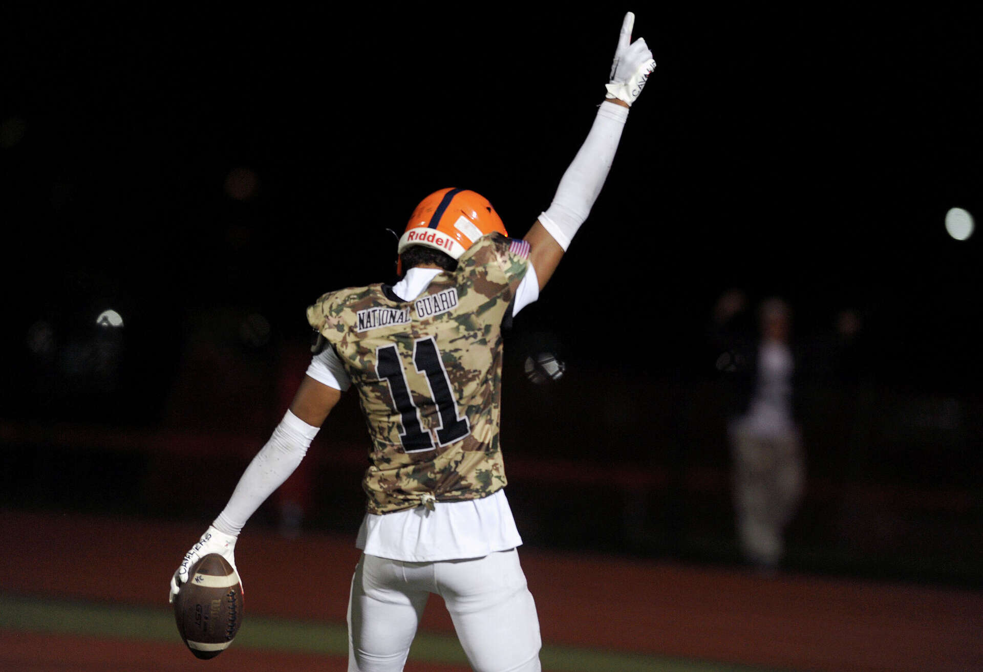 Lyman Hall High School football edges Hamden in SCC game