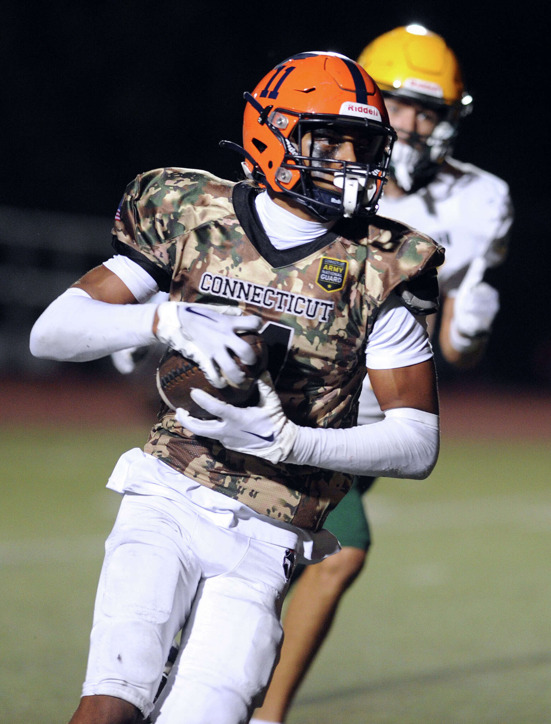 Lyman Hall High School football edges Hamden in SCC game