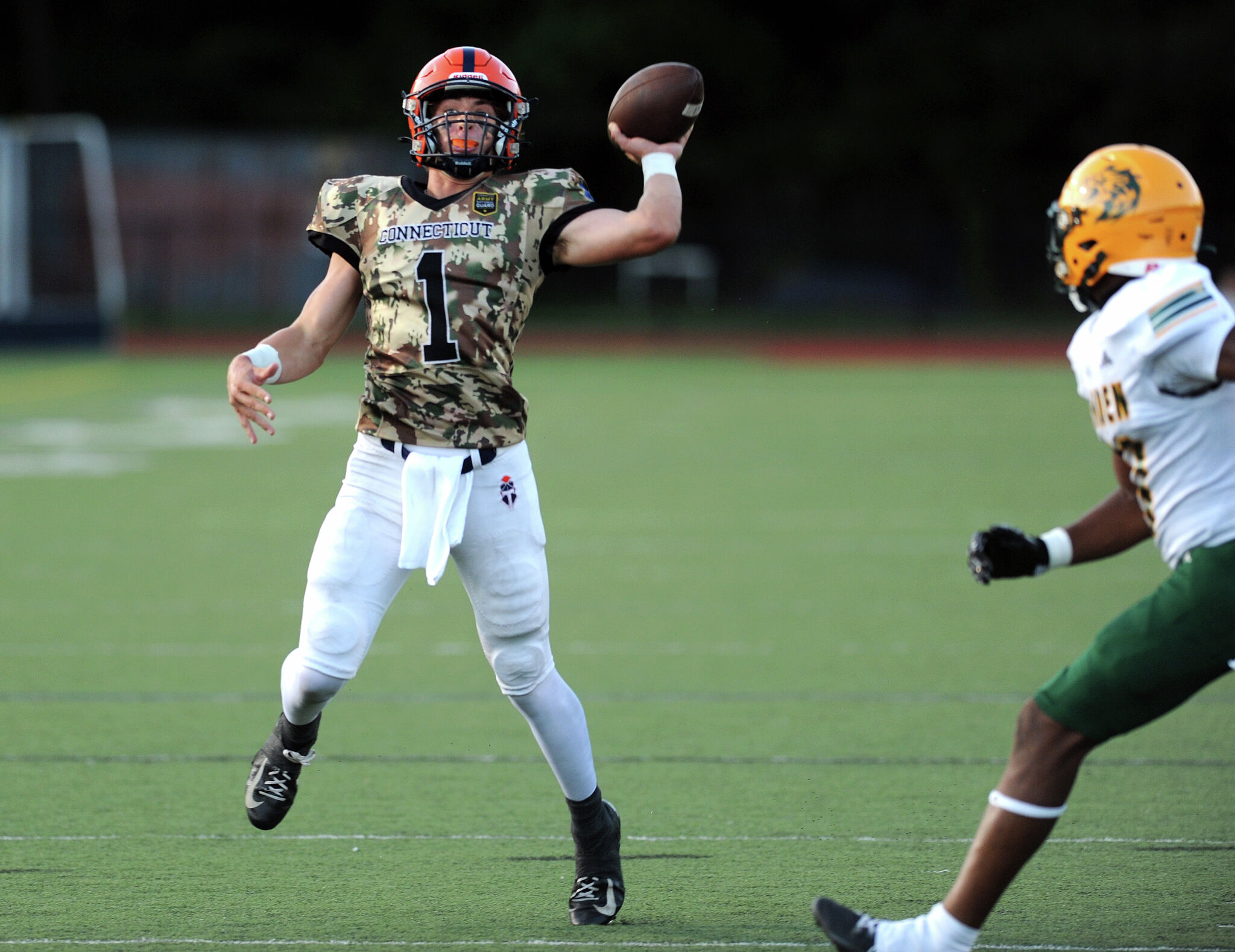 Left-handed quarterbacks make mark on CIAC football '25 season