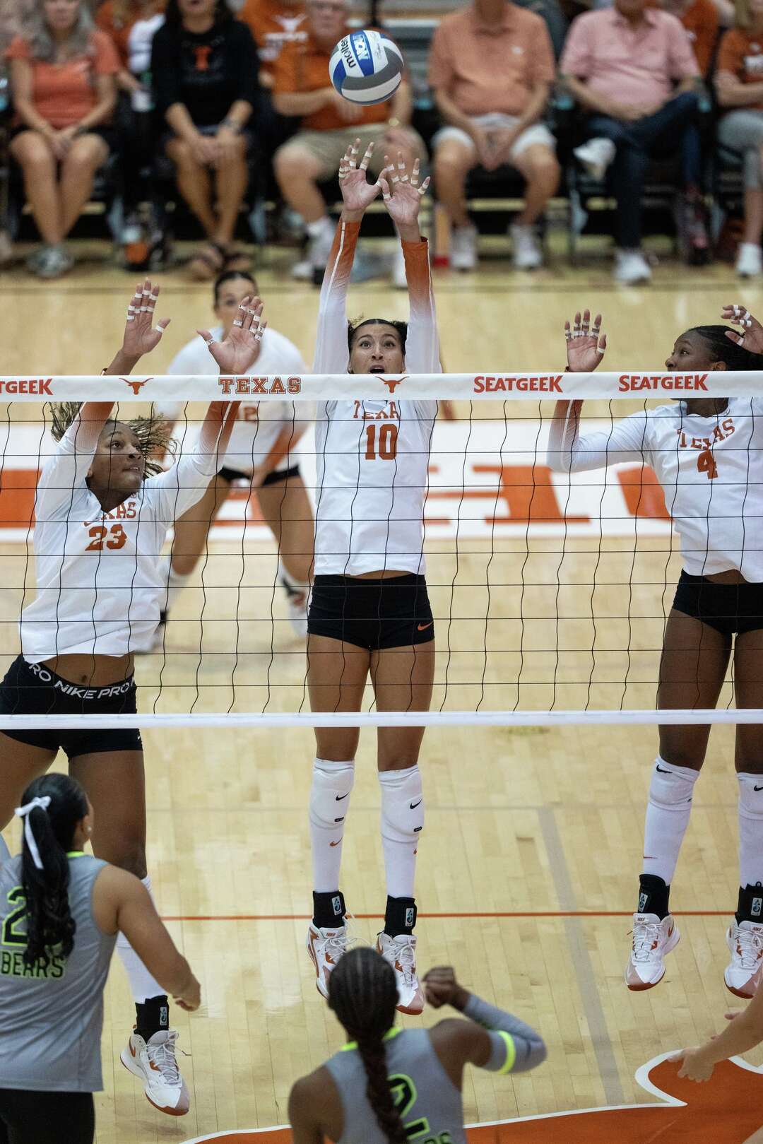 Texas volleyball vs Baylor score today: Live updates from Austin
