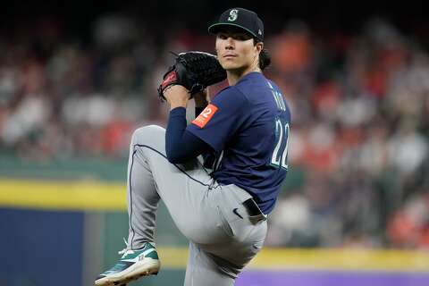 Mariners pitcher Bryan Woo leaves game vs. Astros with apparent injury