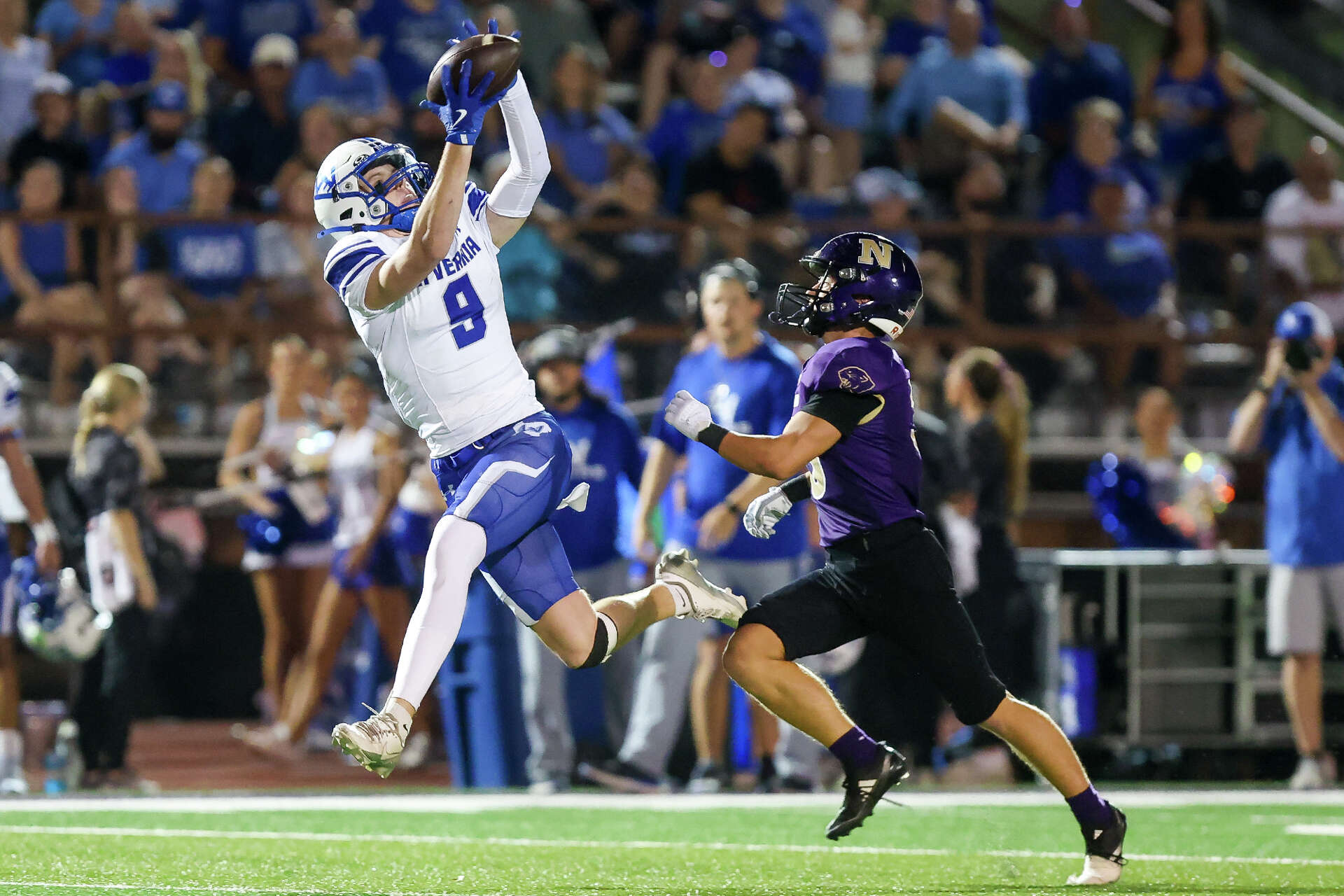 La Vernia football relies on defense, special teams to beat Navarro