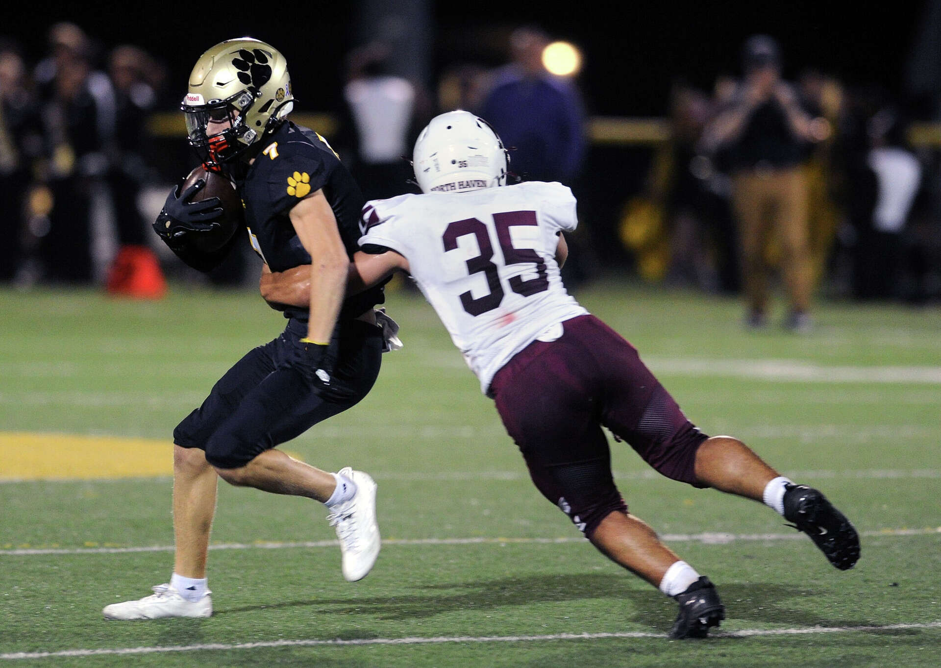 No. 6 Hand football team grinds out SCC victory over North Haven