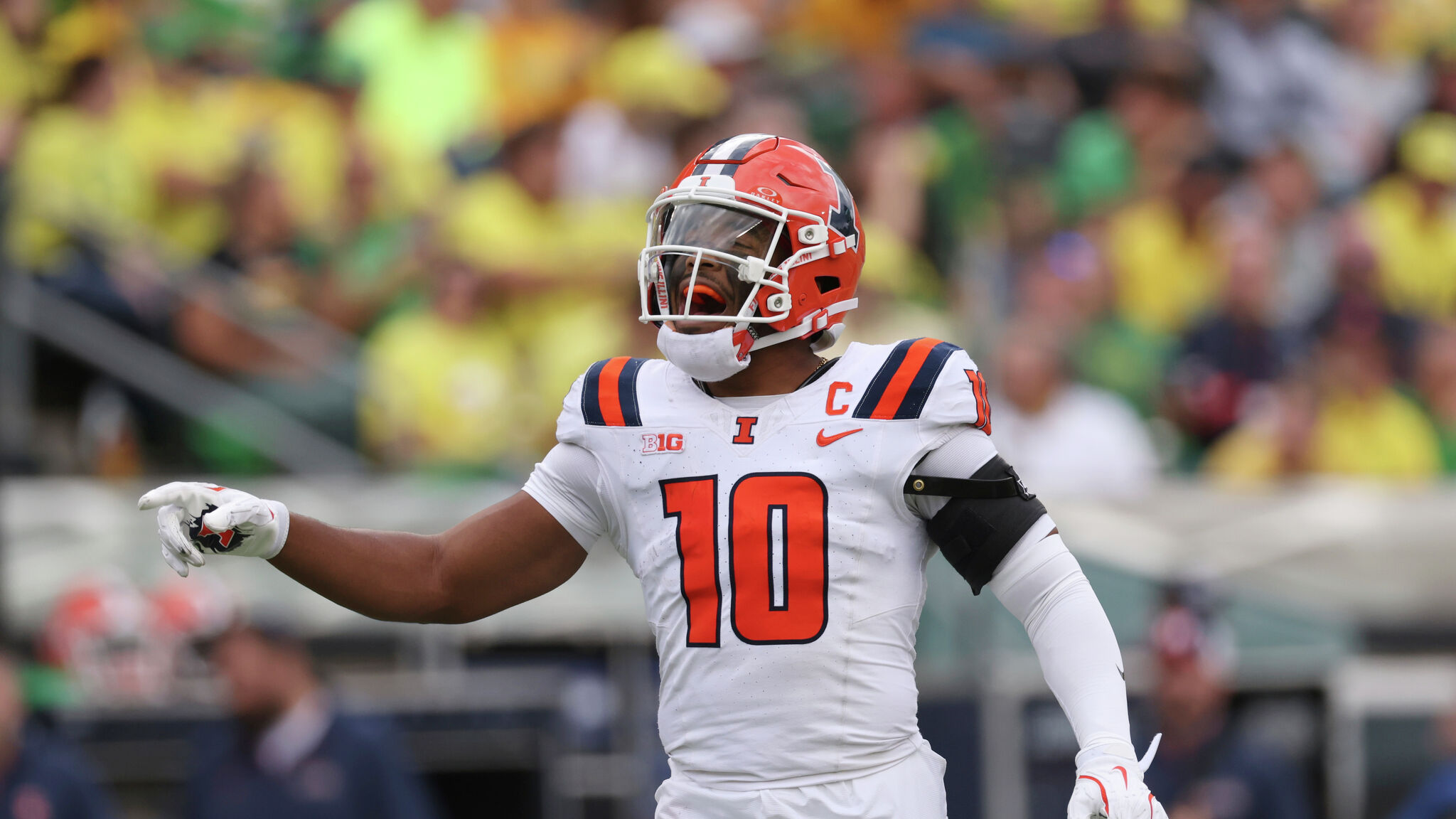 Illinois football's Miles Scott ejected for targeting vs. Indiana
