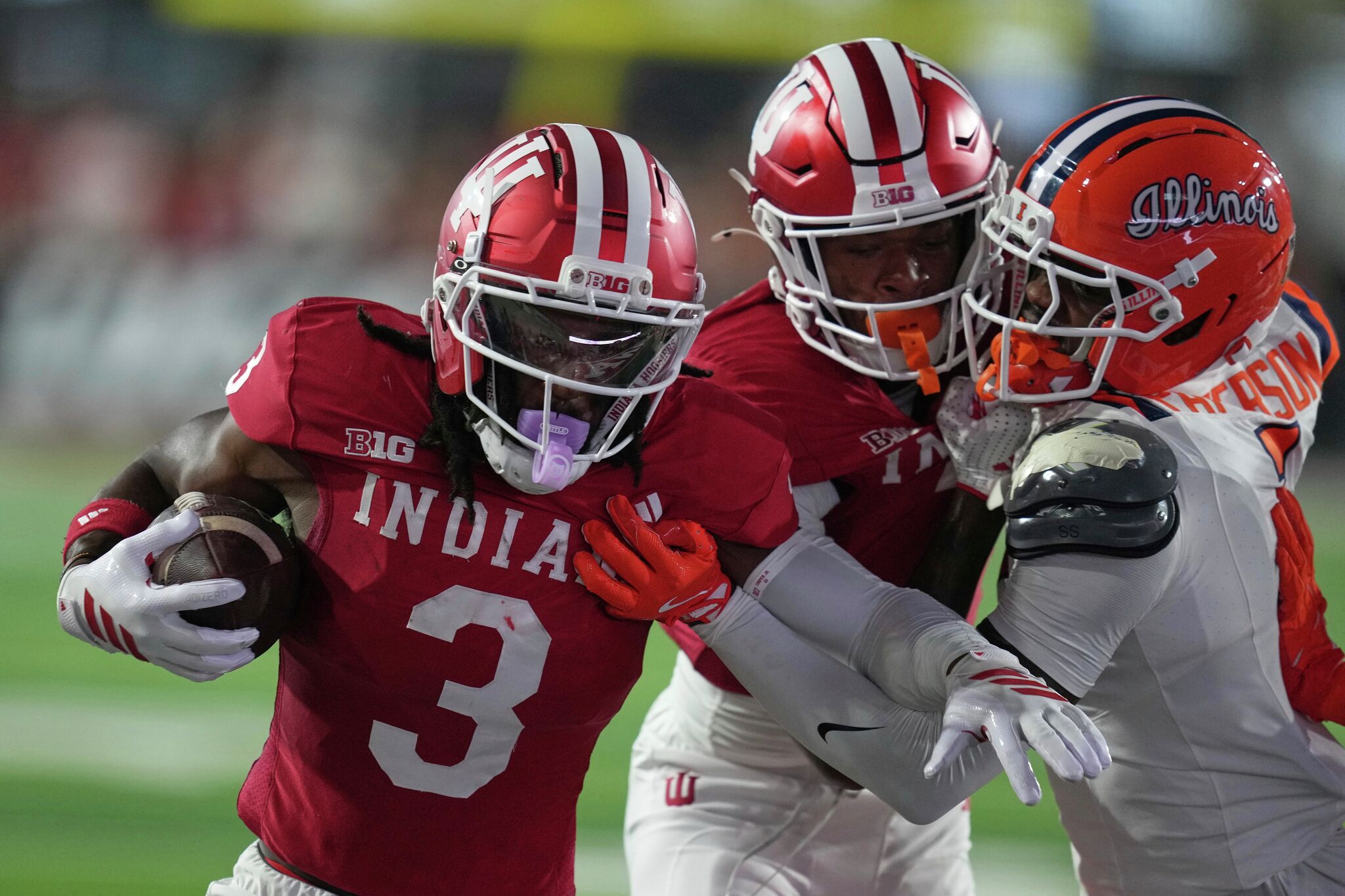 Illinois DB Kaleb Patterson suffers injury vs. Indiana football