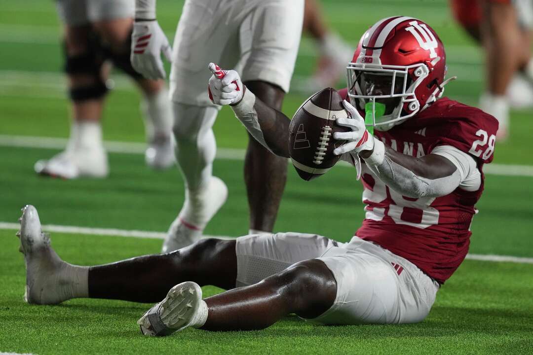 Mark Cuban celebrates Indiana football's rout of Illinois
