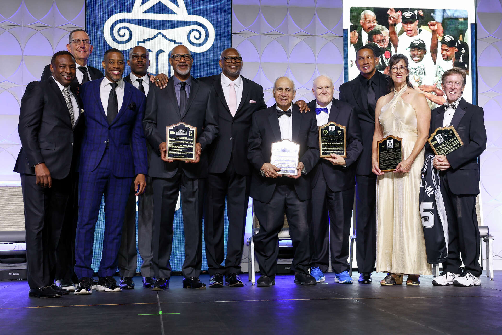 1999 Spurs highlight San Antonio Sports Hall of Fame inductions