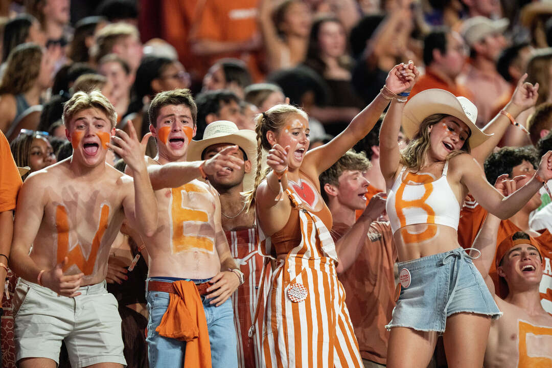 DeAndre Moore Jr's return at WR helps Arch Manning, Texas football