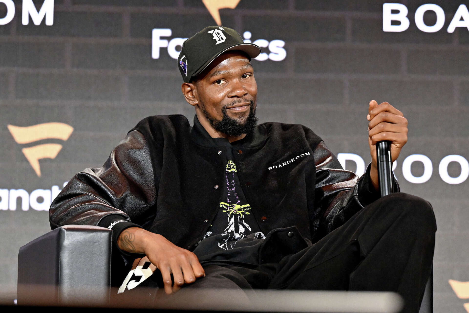 Kevin Durant shows fish on boat trip with Rockets teammates