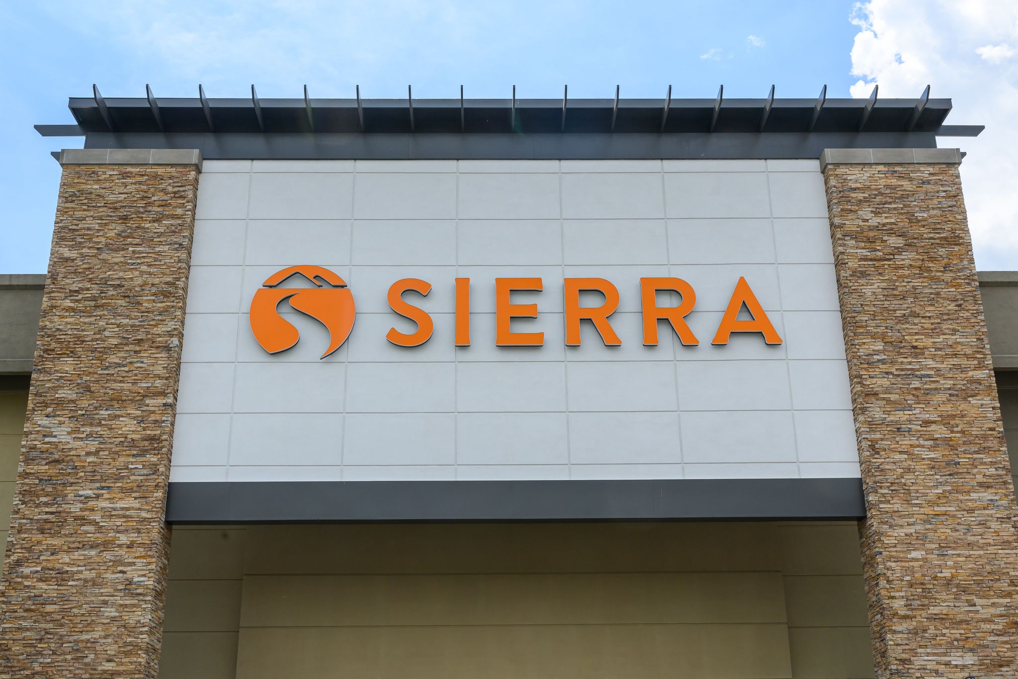 Off-price outdoor retailer Sierra finds home at The Rim