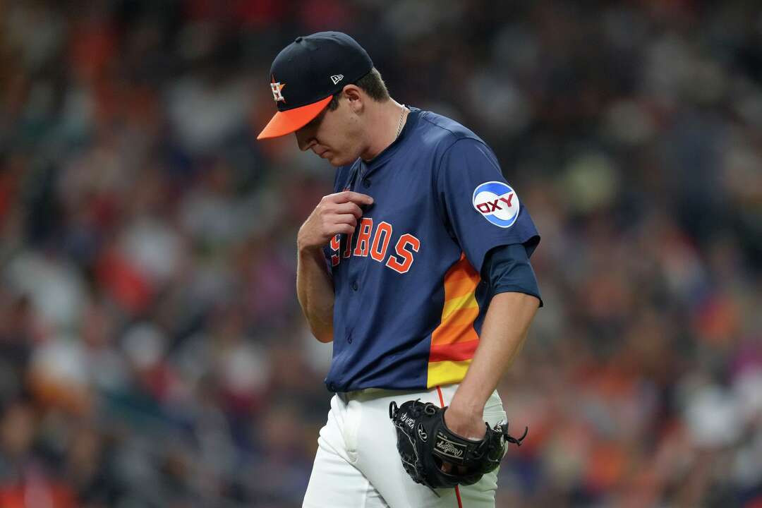Astros swept by Mariners, left to fight for playoff spot