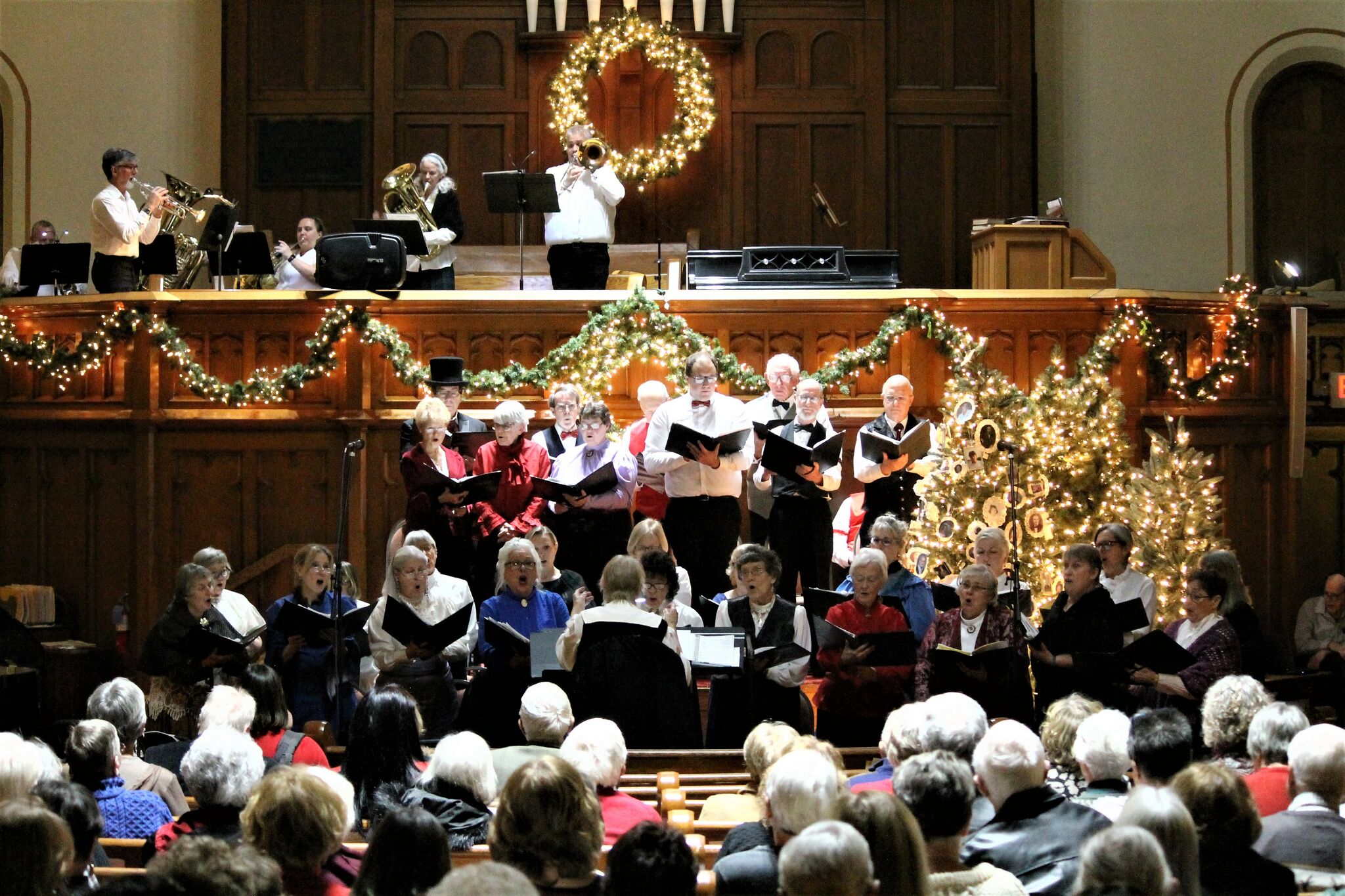 Manistee Choral Society to perform Victorian Christmas Concert