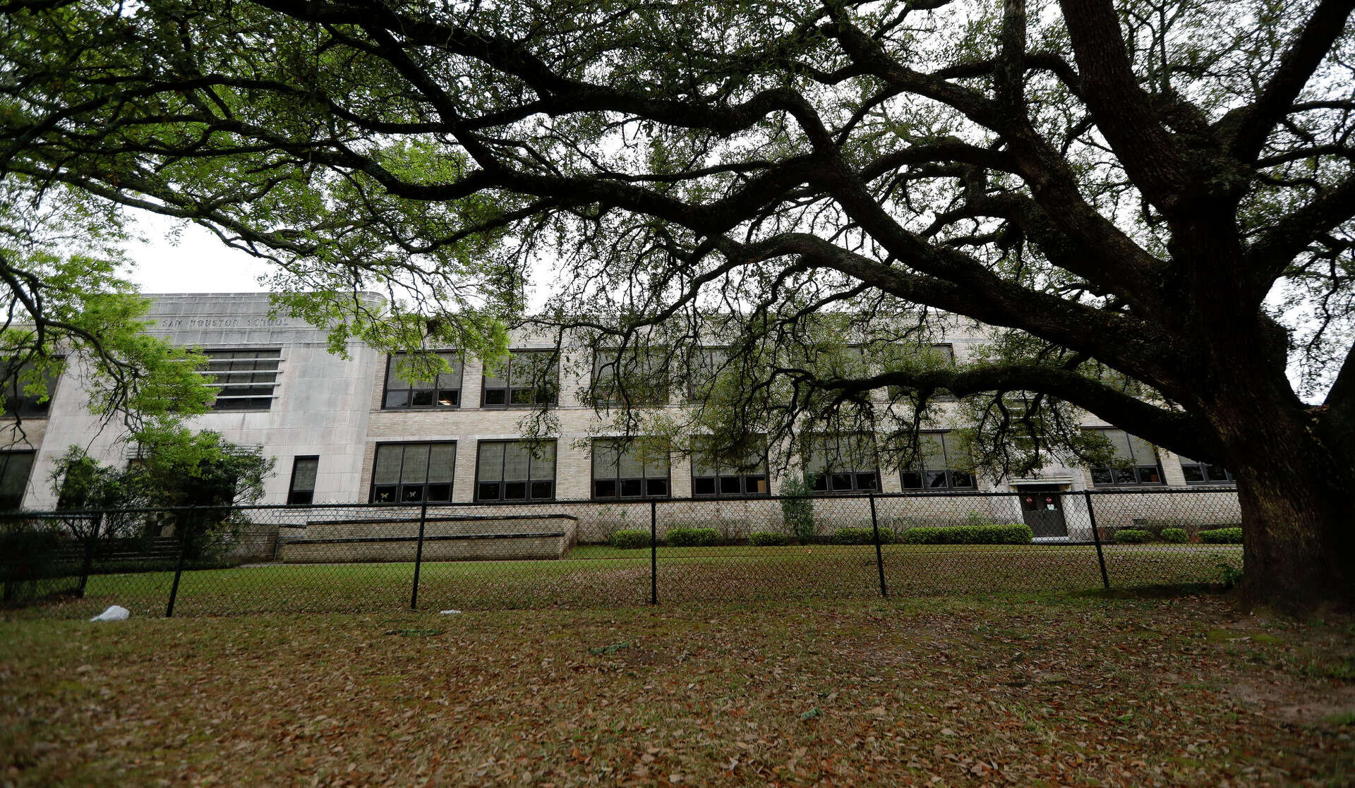 Conroe's old Sam Houston Elementary to become an apartment complex