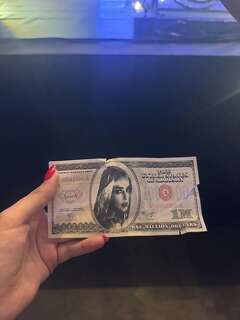 Addison Rae fans pack ACL Live for tour kickoff in Austin, see setlist