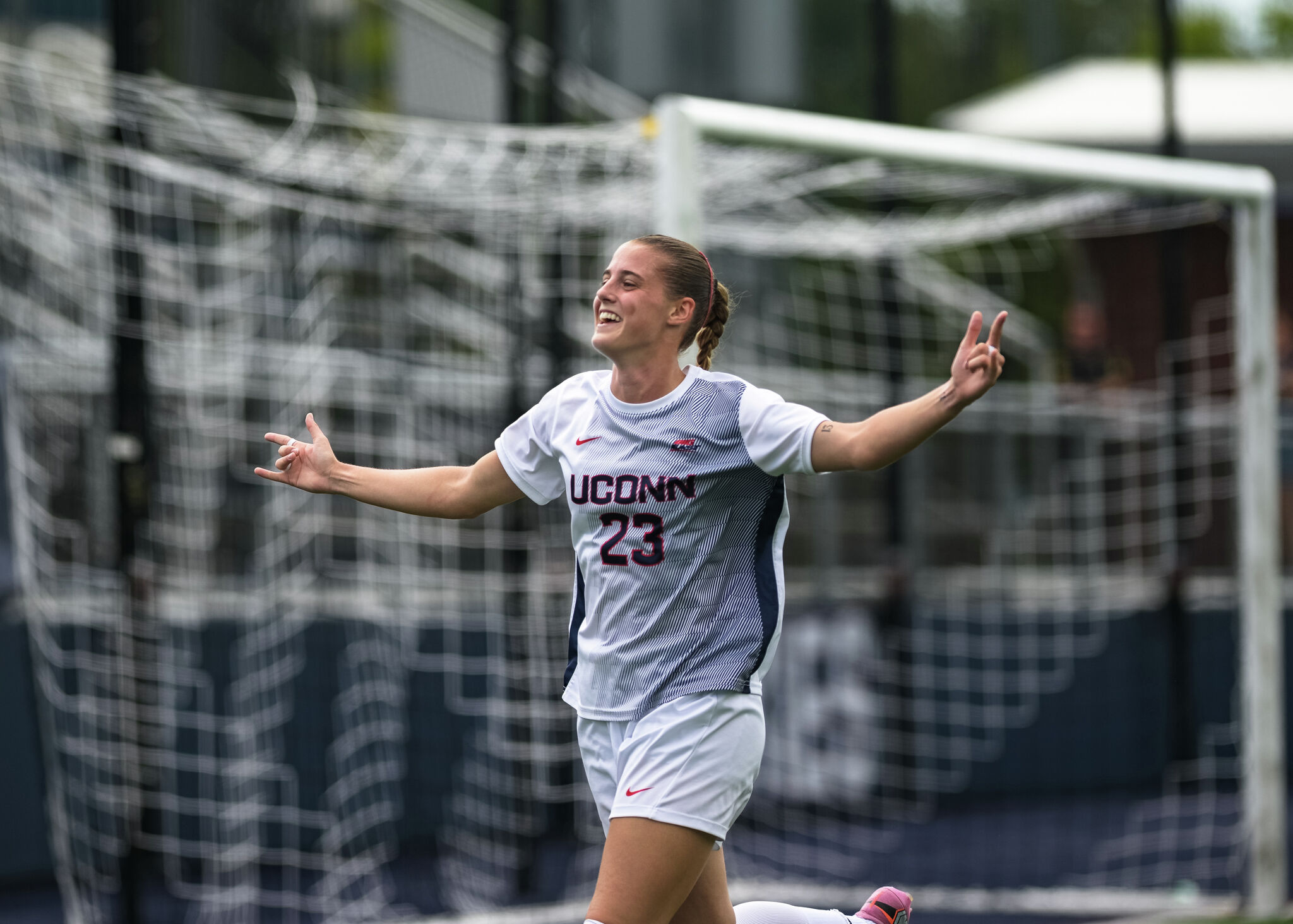 Meet UConn soccer player Naia Ocio, daughter of Spanish star