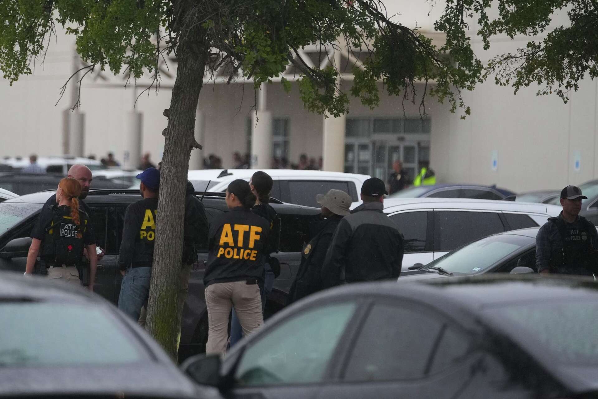 Dallas ICE facility shooting kills 1 detainee