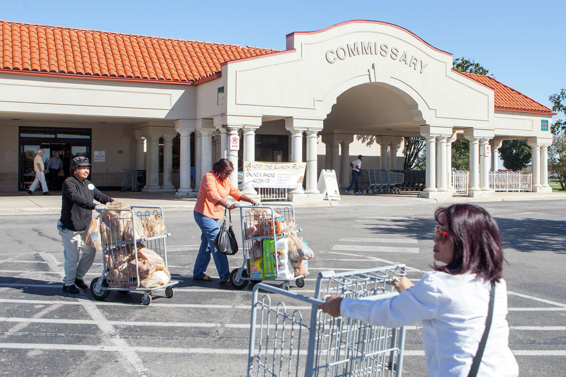 Pentagon seeks bids from grocers for running its commissaries