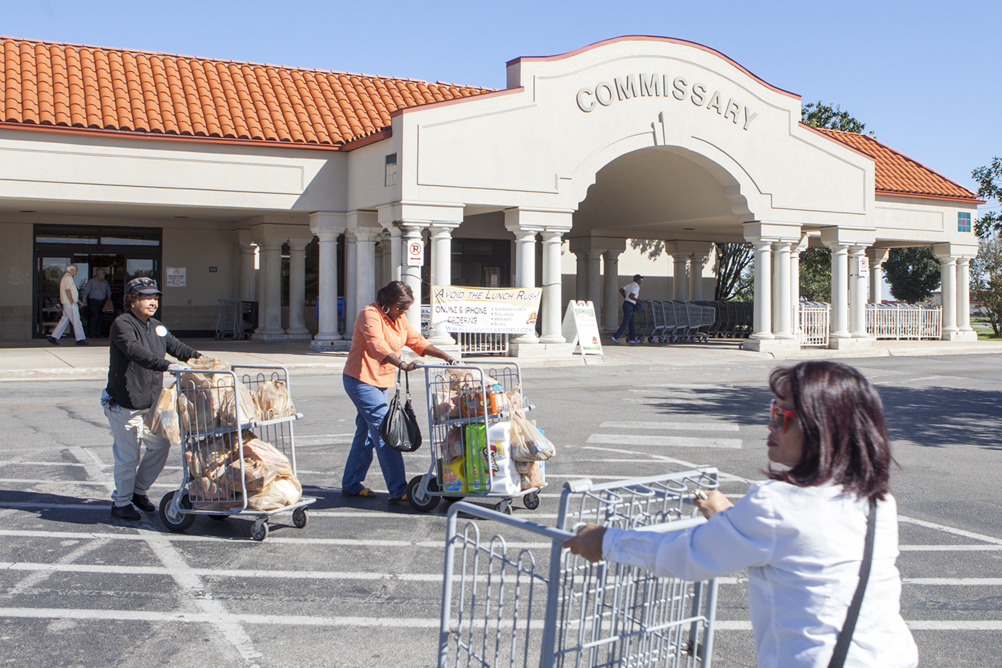 Pentagon seeks bids from grocers for running its commissaries