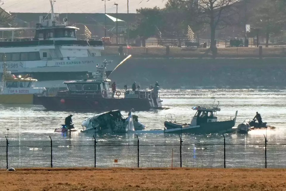 Widow of Salem man killed in D.C. plane crash sues airlines, FAA