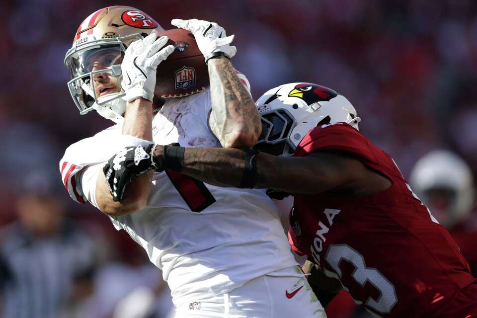 49ers’ WR Ricky Pearsall sits out practice while tending to sore knee