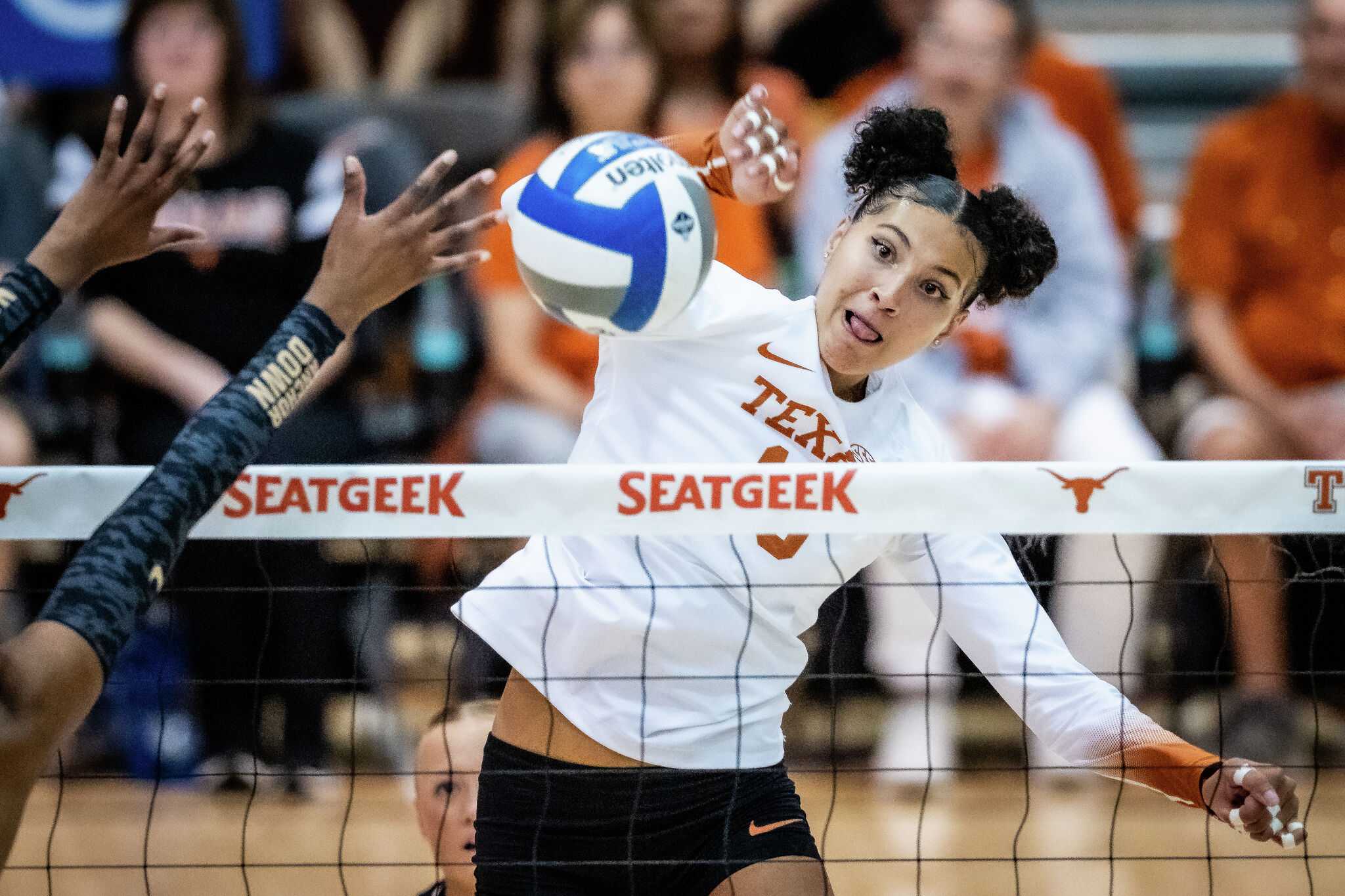 The Texas Longhorns vs. the Vanderbilt Commodores, see the best photos