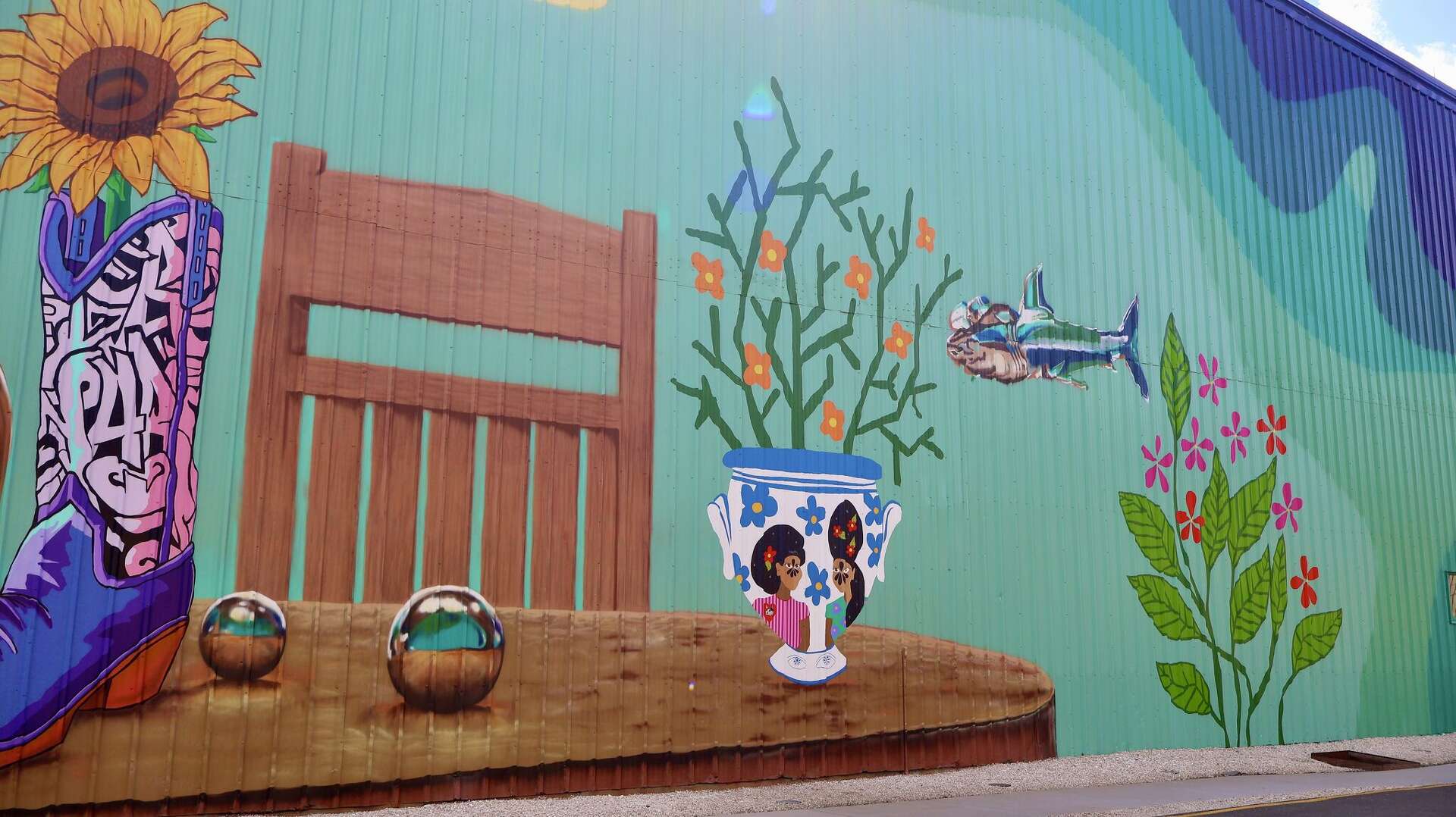 Exclusive: Meow Wolf Houston unveils new mural by local artists