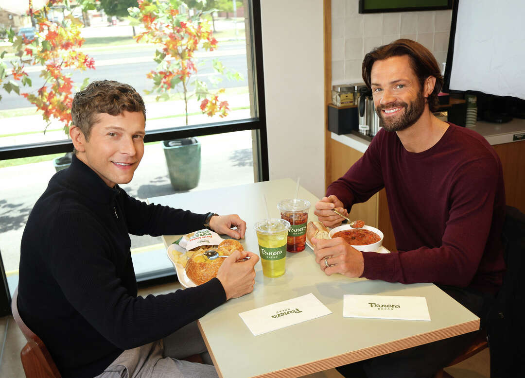 'Gilmore Girls' actors star in new Panera Bread ad