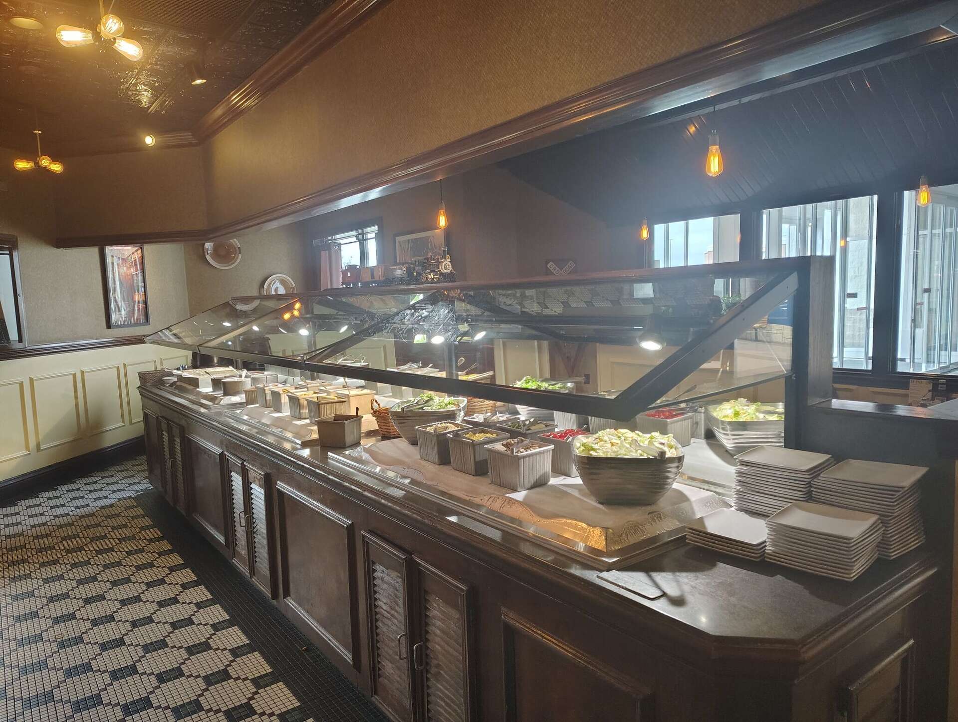 Business Matters: Alex's Railside Restaurant plans to launch new food