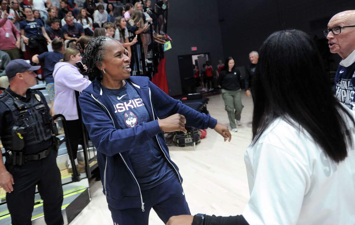 Jamelle Elliott leaving UConn coaching staff