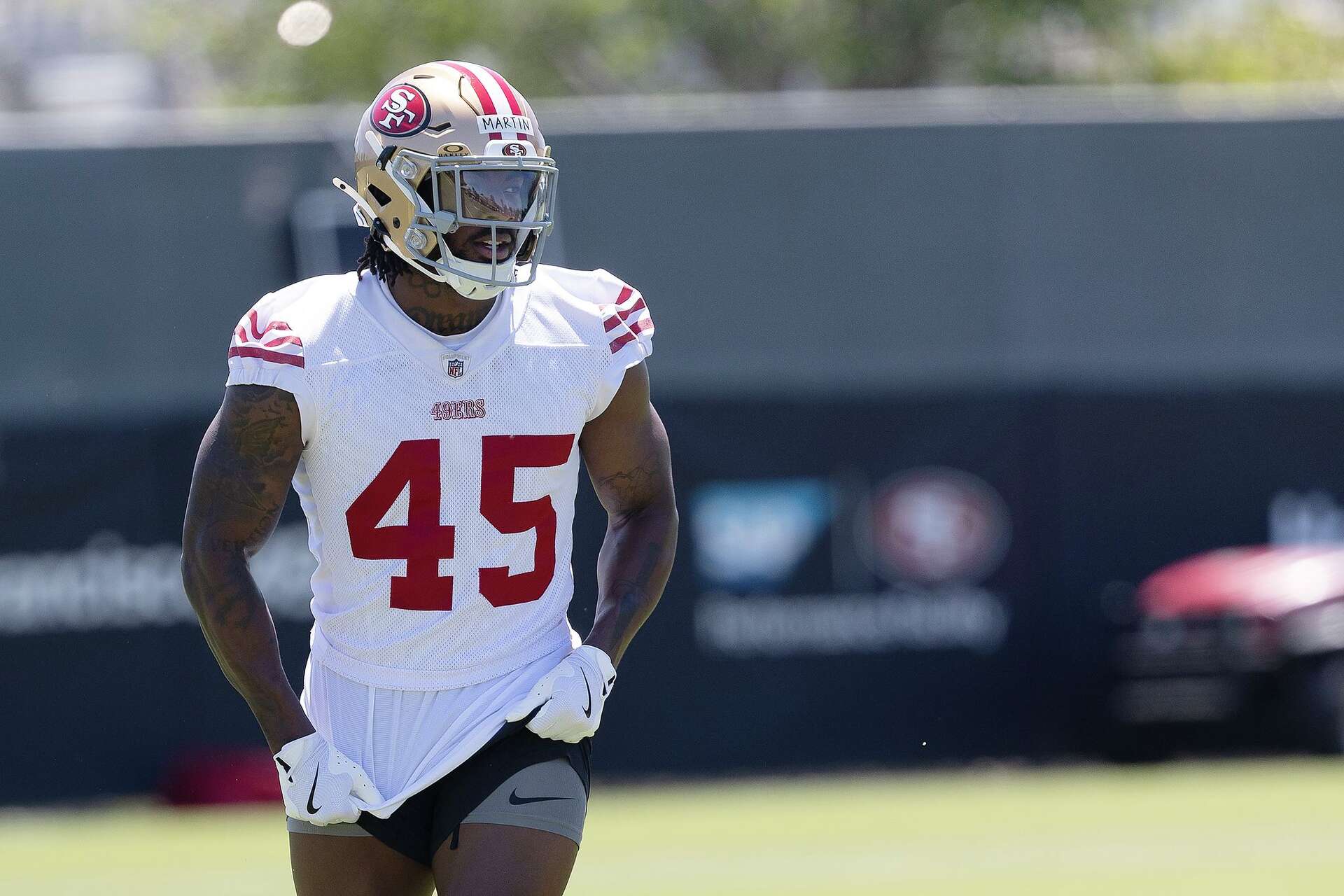 As 49ers’ defense relies on rookies, why is Nick Martin riding pine?