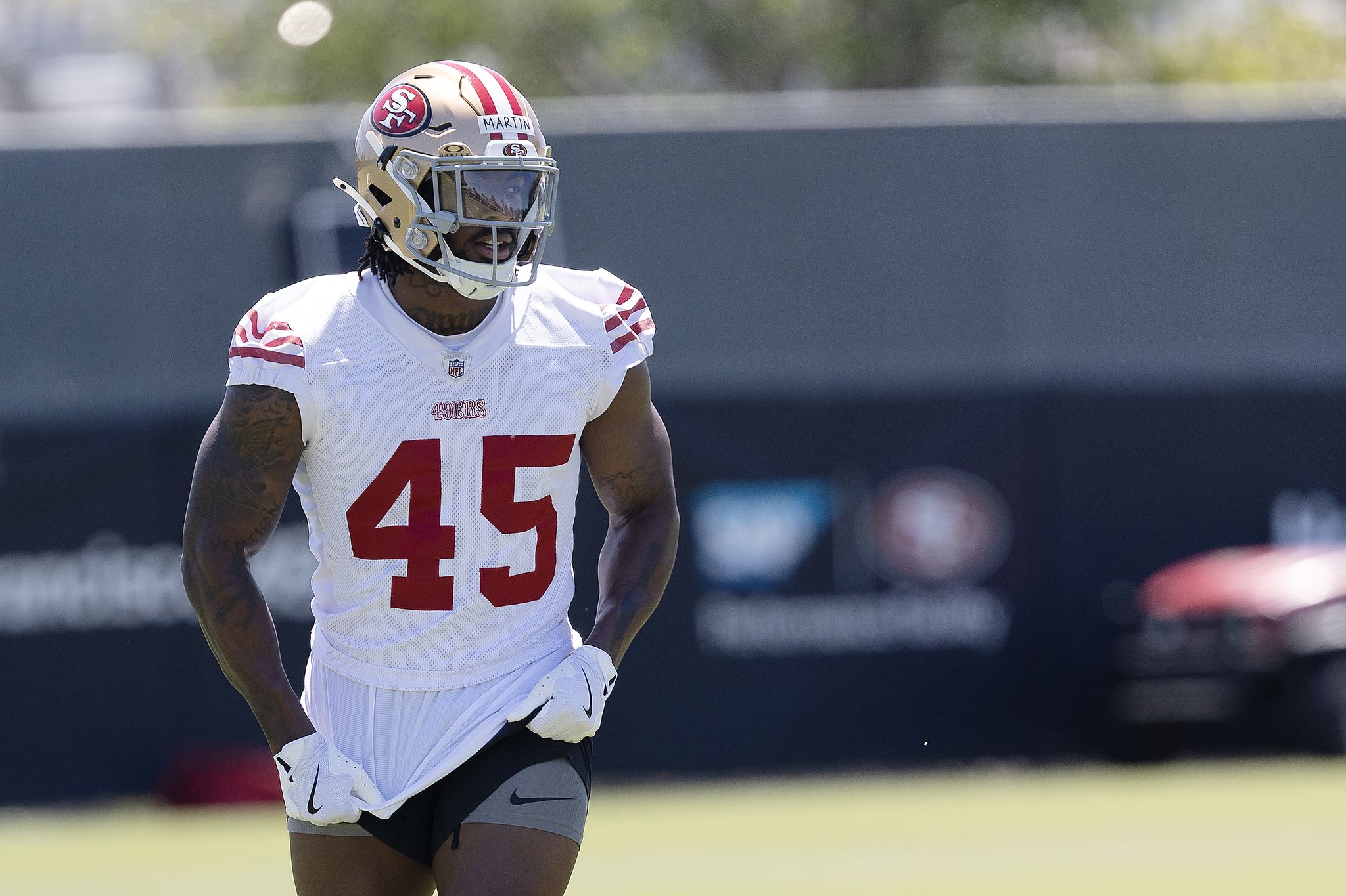 As 49ers’ defense relies on rookies, why is Nick Martin riding pine?